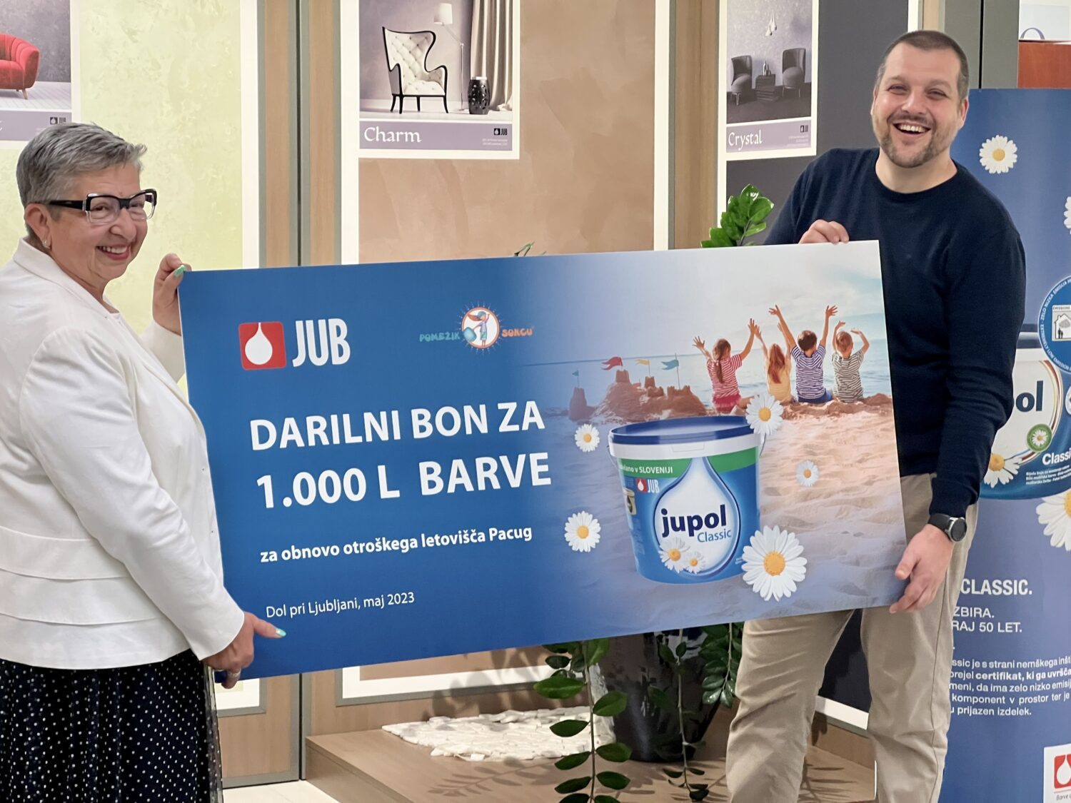 Za otroško letovišče Pacug zbrali 1000 litrov barve | JUB